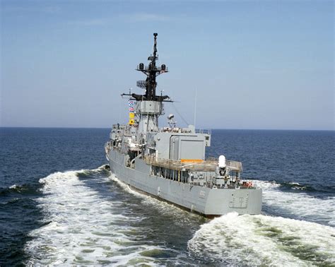 A Port Quarter View Of The Frigate Uss Ainsworth Ff 1090 Underway