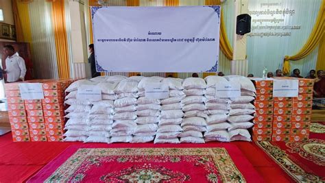 ព្រះសង្ឃ ៩វត្ត នៅស្រុកមង្គលបូរី ដែលរងនូវការលិចលង់ដោយទឹកជំនន់