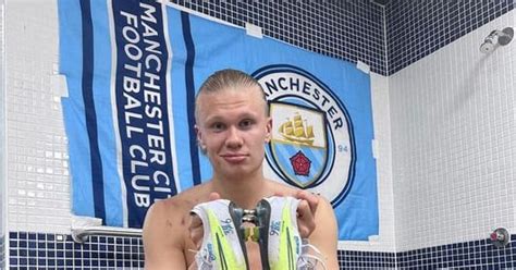 35골 아니 36골 기록의 사나이 홀란 축구화에 새긴 기념 숫자 자체 수정 조선비즈