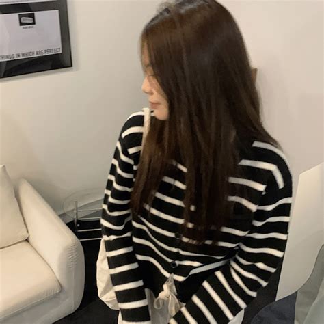 까모 가을신상가을자켓 라운드넥 스트라이프 니트가디건 간절기 줄무늬 기본 가디건 데일리룩20대여자옷가을옷데이트룩평상복