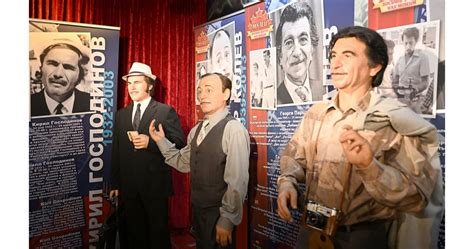 Пабло Ескобар в компанията на Ленин и Георги Димитров в музея на восъчните фигури във Варна