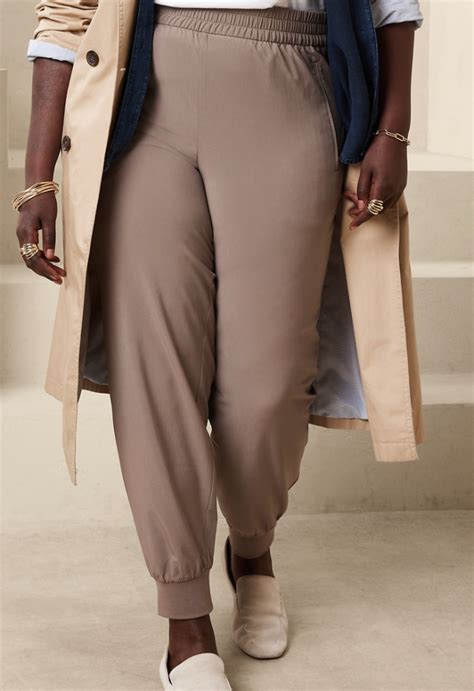 25 Best Dress Pants For Women To Work And Play Parade
