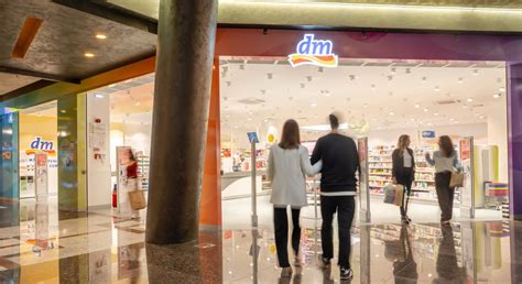 Dm Conduce Piața Cosmeticelor și A Parfumurilor Sephora și Douglas Fac