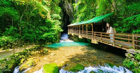 Kitakyushu Akiyoshido Cave And Motonosumi Inari Shrine And Tsunoshima