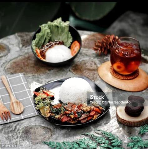 쌀과 건강한 인도네시아 음식 야채로 만든 캡 케이와 따뜻한 차 1 컵 0명에 대한 스톡 사진 및 기타 이미지 0명 고급 요리 굽기 Istock