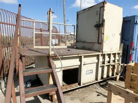 Outside East End Compactor Ram Jet Electric Over Hydraulic No Id