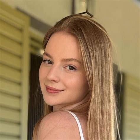 Sweet Blondie Sweettinycutie18 • Threads Say More