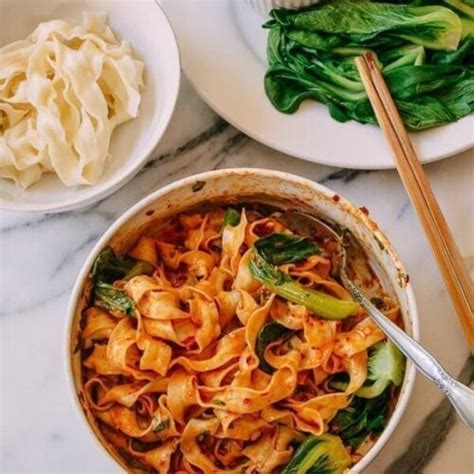 Hot Dry Noodles Re Gan Mian 热干面 The Woks Of Life