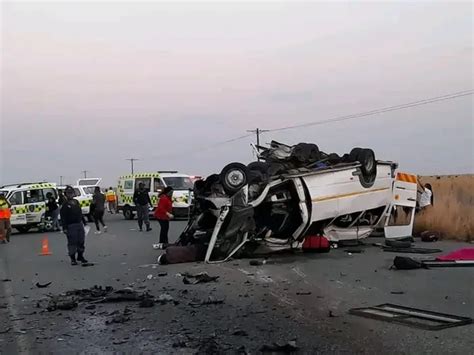 Six Killed After Taxi And Bakkie Crash In North West