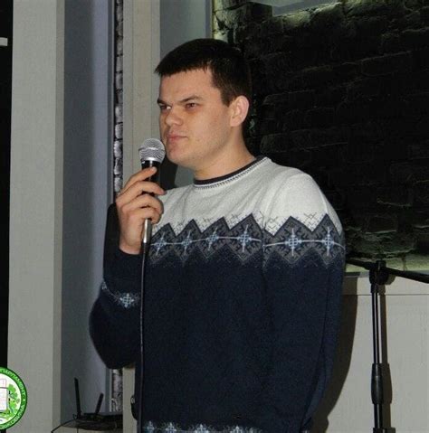 Мамо не плач я повернусь зимою В двері постукаю тихо ввісні Мамо не плач бо я вічно з тобою