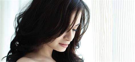 X Resolution Dia Mirza Hot Pics X Resolution Wallpaper Wallpapers Den