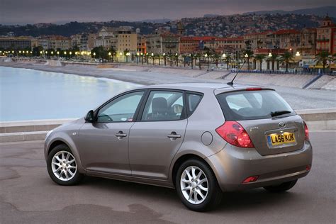 Kia Ceed Hatchback (2007 - 2012) Photos | Parkers