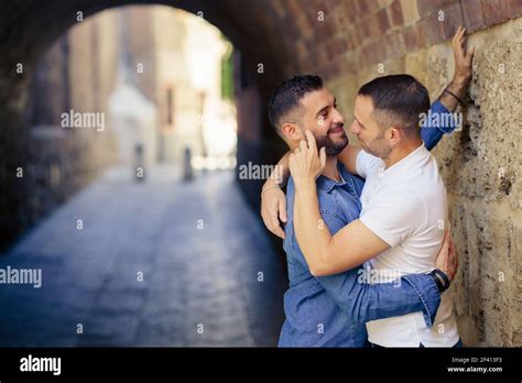 Jeune Couple Homosexuel Calin Banque De Photographies Et Dimages Haute R Solution Alamy