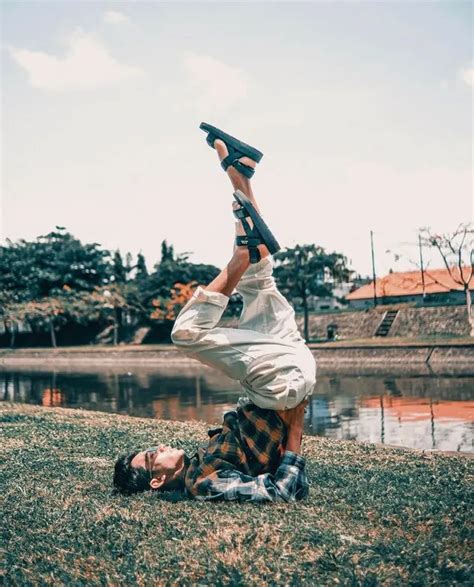 9 Unique Portraits Of Aawan Setiawan A Travel And Fashion Blogger Who Often Becomes The Center