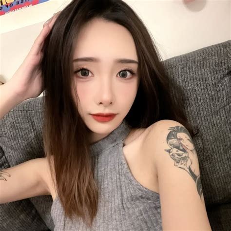 𝐂𝐡𝐞𝐧 中和霧眉｜美甲｜女裝 158 c threads say more