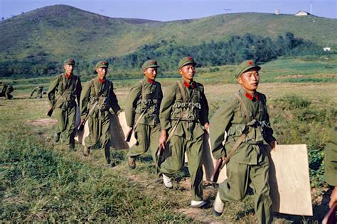 这套军装居然流行到国外？简单设计的65式军装，为什么这么受欢迎 凤凰网