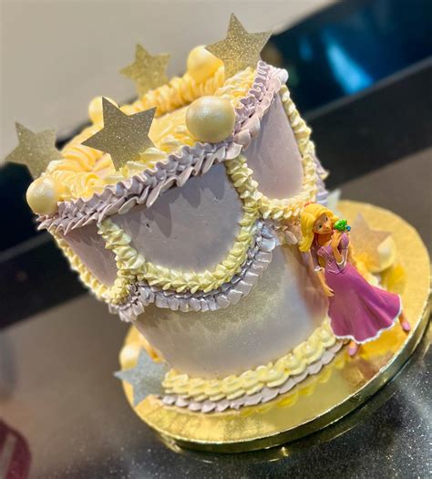 Mollys Bakes The Cutest Tangled Themed Cake 💜💛💜💛💜