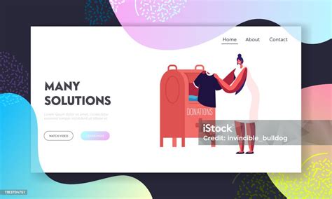 기부 자선 단체 웹사이트 방문 페이지 도움 고아와 거지 웹 페이지 배너를 필요로하는 사람들을 위해 기부 상자에 넣어 여성 자원 봉사 자 분류 옷 만화 플랫 벡터 일러스트 T