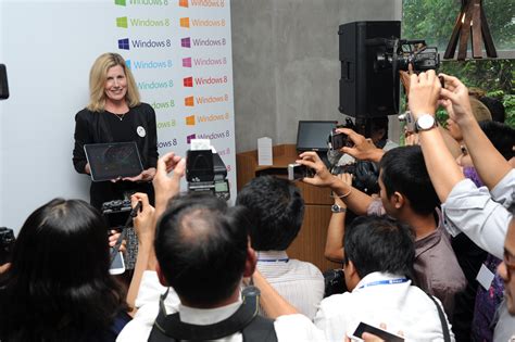 Hands On With Microsoft Windows 8 Now Available In Asia Pacific VIDEO