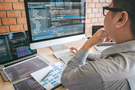 Premium Photo Professional Developer Programmer Working A Software