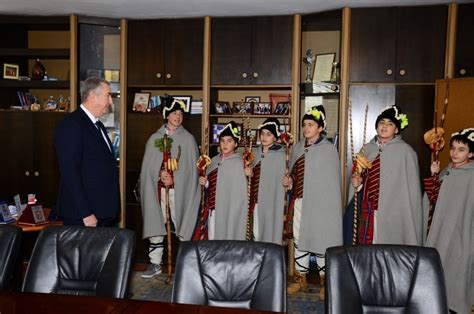 Коледари гостуваха на кмета на Видин Огнян Ценков