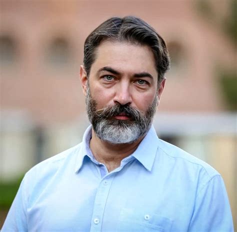 سکانس سانسور شده بازی پارسا پیروزفر در سریال قدیمی چهره زیبای پارسا