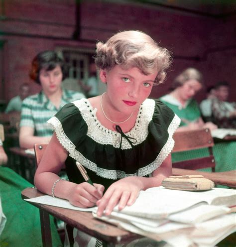 20 Photos Showing Classrooms In The 1950s