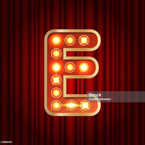 현실적인 복고풍 골드 램프 전구 글꼴 문자 E 빈티지 카지노와 슬롯 스타일 알파벳의 일부 빨간색 커튼 배경 쇼 스타일에 황금