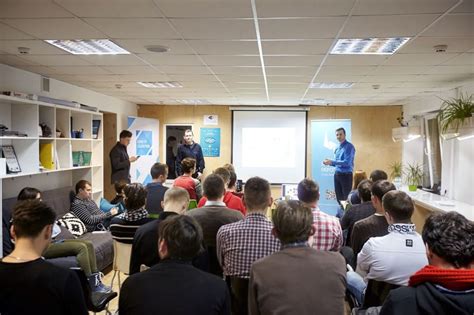 24slides on linkedin meettheteam