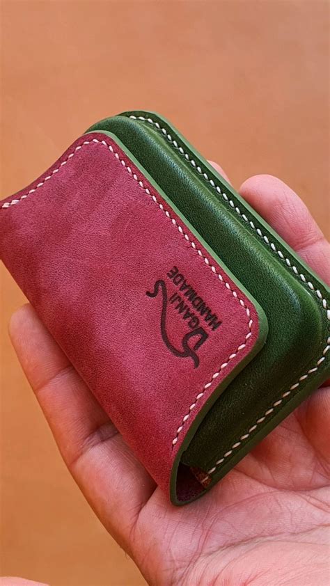 ‎چرم گنجی‎ ‎کیف جا کارتی قالبگیری سفارش مشتری این جا کارتی دست‌دوز