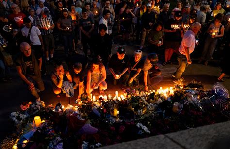 See Moments From Minnesota Candlelight Vigil For Melissa Hortman