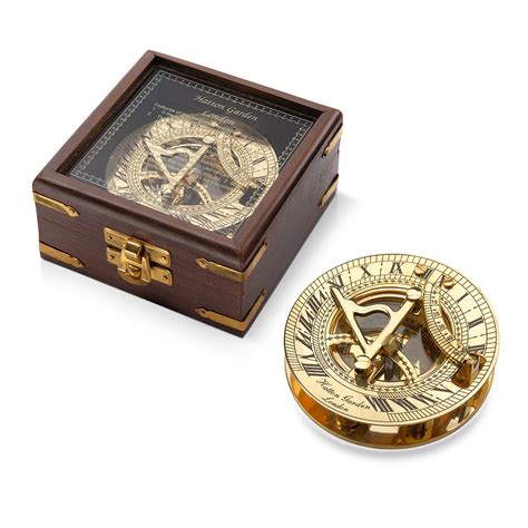 Компас с солнечными часами наручный купить в Москве
