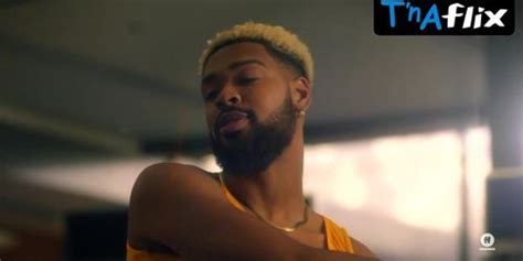 Chloe Bailey Butt Scene In Swarm