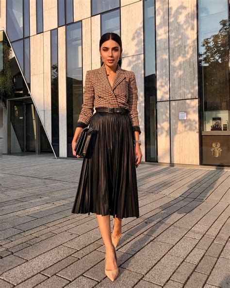 Black Pleated Skirt Outfit