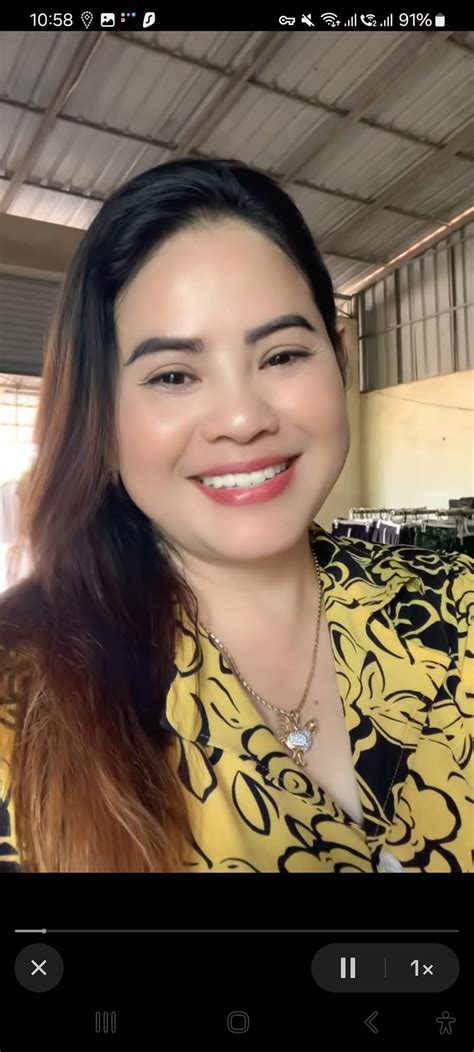 មេម៉ាយកូនមួយ ជិតដល់ថ្ងៃចូលឆ្នាំហើយ ញ៉ែអោយហើយមក ចាស់ក៏បានក្មេងក៏បាន ព្រោះខ្ញុំមេម៉ាយយូរហើយ