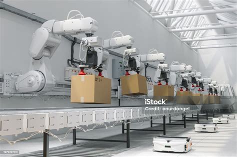 스마트 유통 창고의 컨베이어 벨트에서 판지 상자를 운반하는 로봇 팔의 클로즈업 모습 자동화에 대한 스톡 사진 및 기타 이미지 자동화 로봇공학 산업 Istock