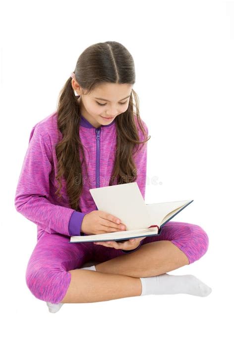 阅读能激发想象力 白色隔离的小孩读书 小女孩喜欢读书 学校和学前 库存照片 图片 包括有 方式 子项 173175676