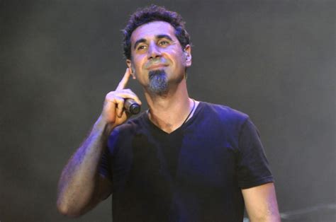 Serj Tankian Faz Mistério Com Novidade Secreta Sobre O System Of A Down
