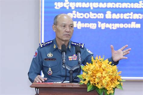 លោក សៅ សុខា បញ្ជាឱ្យរករថយន្តសារ៉ែន ផ្លាកលេខ «ខ ម ដែលបើកក្បួនរថយន្តឱ្យអ្នកលក់អនឡាញ