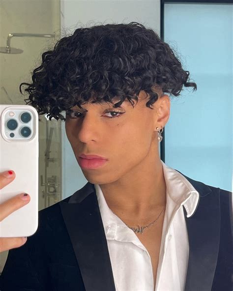 Larray Biography Height And Life Story Super Stars Bio