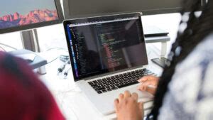 Qual é a diferença entre HTML CSS e JavaScript