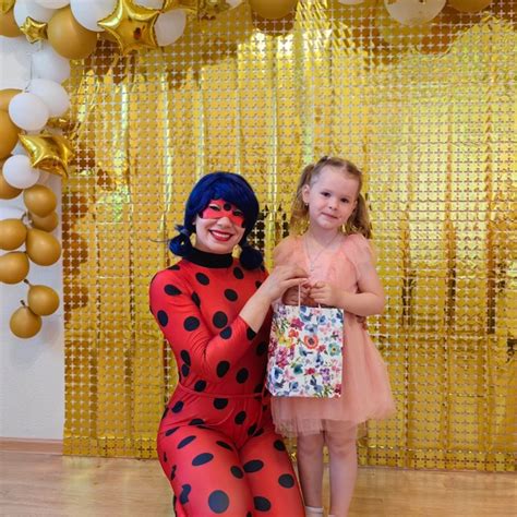 Самую милую обаятельную и лучезарную девочку Арину поздравляем с