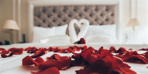 Honeymoon Couple Said Airbnb Had A Hidden Camera Pointed At Their Bed Business Insider