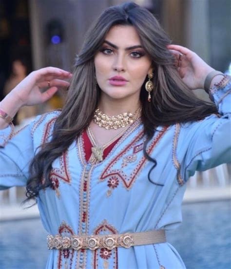 مغربية بالقفطان المغربي Moroccan Dress Style Fashion