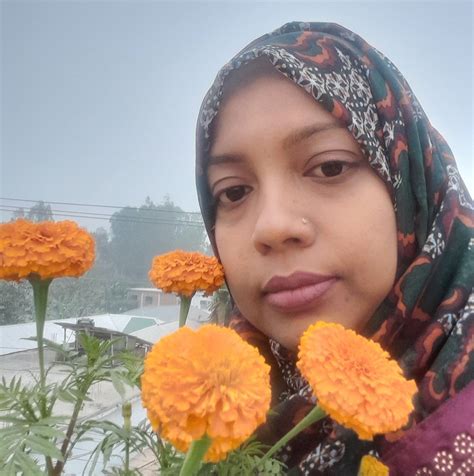 উইকলি চ্যালেঞ্জ পূরণ করতে যারা আমার পাশে ছিল ফুল দিয়ে যারা আমার ঘরটা সাজিয়ে দিয়েছেন তাদের