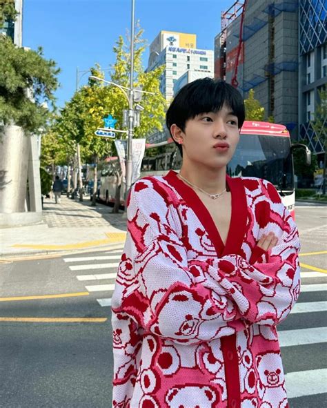 นิว ชวรินทร์ เพริศพิริยะวงศ์ คู่จิ้น ซี พฤกษ์ ที่ตอนนี้กระแสกำลังมาแรง