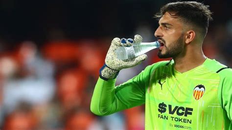 დაუშვებელია სათადარიგოთა სკამზე იყოს მეკარე რომელიც 14 მილიონი ღირს ესპანური მედია კვლავ