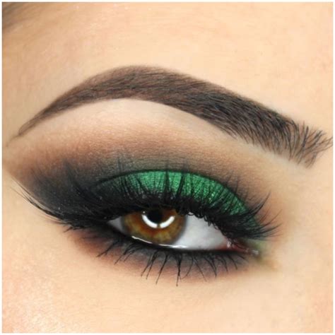 Make That Green Eye Makeup Look Sparkly Today💚 Make That Green Eye