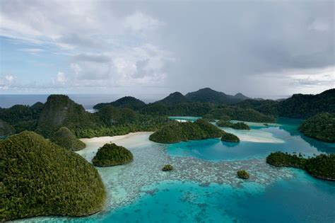 Wayag Island In Raja Ampat️ 【 Landscapes And Adventure