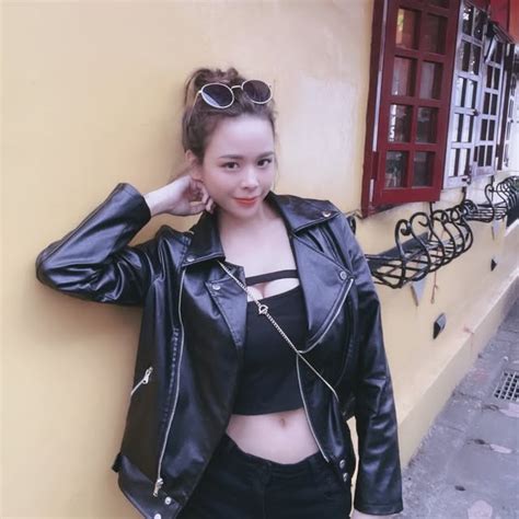 有了寶寶之後不管是出門還是到家 媽媽永遠都是第一優先處理小孩 出門前準備外出用品媽媽包 到家後忙著幫小孩洗澡餵飯哄睡等等 媽媽永遠都是搞定好小孩後才想到自己 而爸爸永遠就是負責自己部分